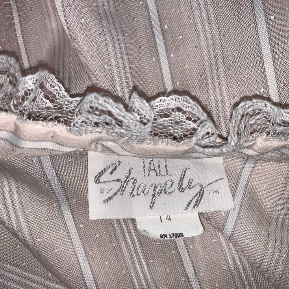 Vintage Shapely Lace Embroidered Flower Blouse - Gem